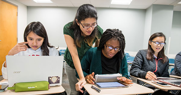 Mastering Teaching with Technology in the Classroom | BU Today | Boston ...