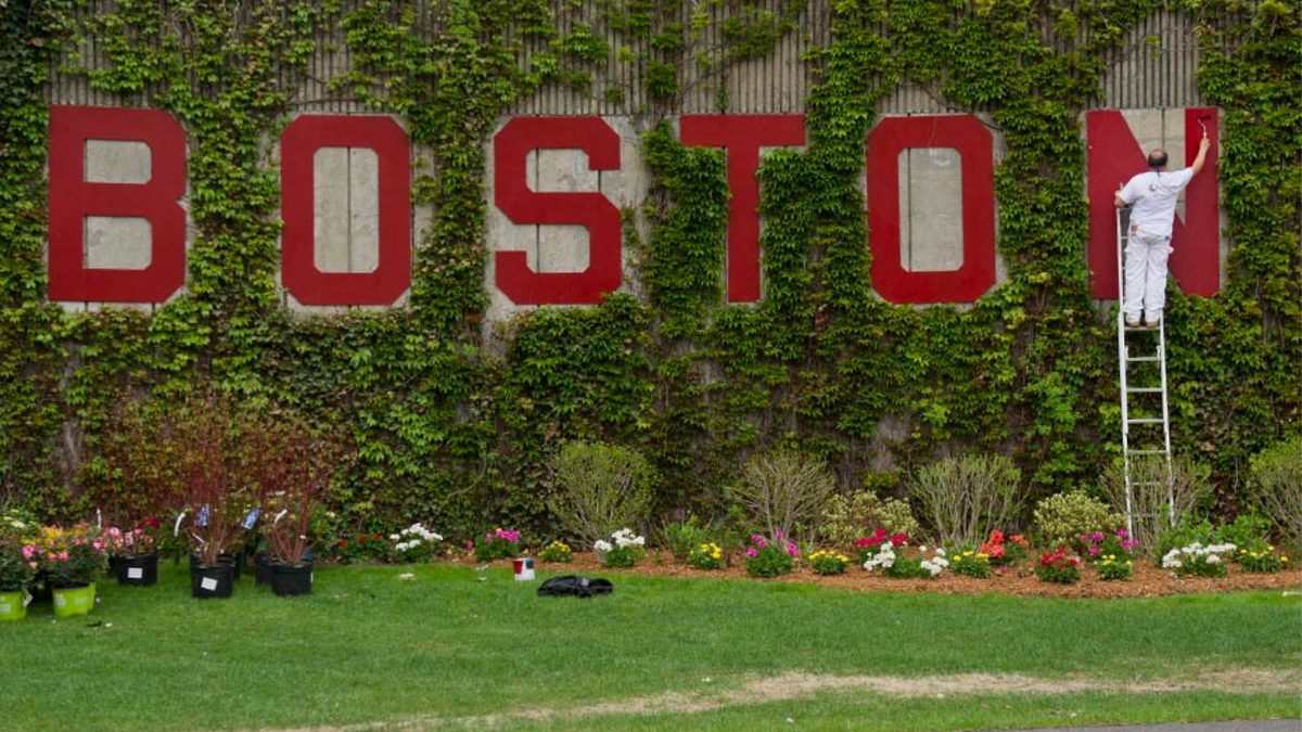 Looking for a Place to Take Grad Photos? These Spots Are Perfect | Hey ...