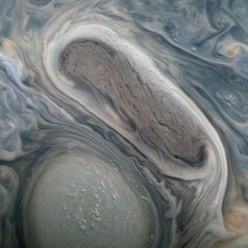 Stunning Close-Up Images of Jupiter, Its Storms, and a Dolphin Cloud ...